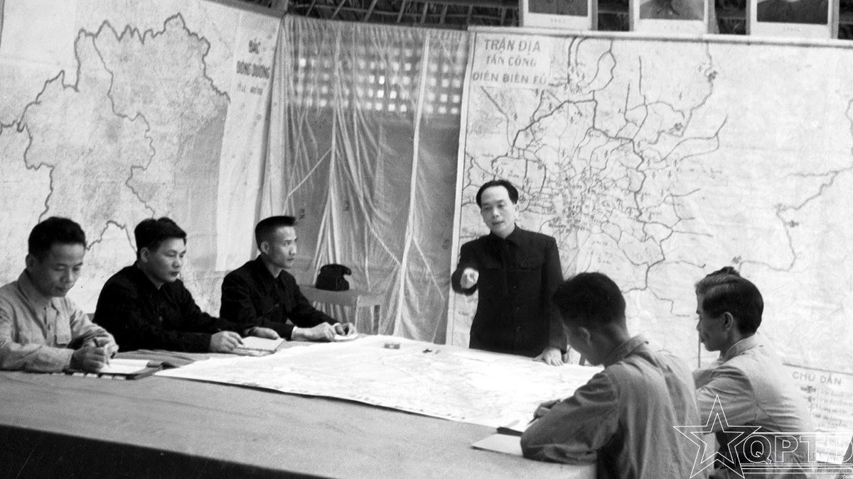 Ngày 10/4/1954: Quân pháp chiếm được một phần C1, bộ đội Trung đoàn 98 phải dùng lưỡi lê đánh ...